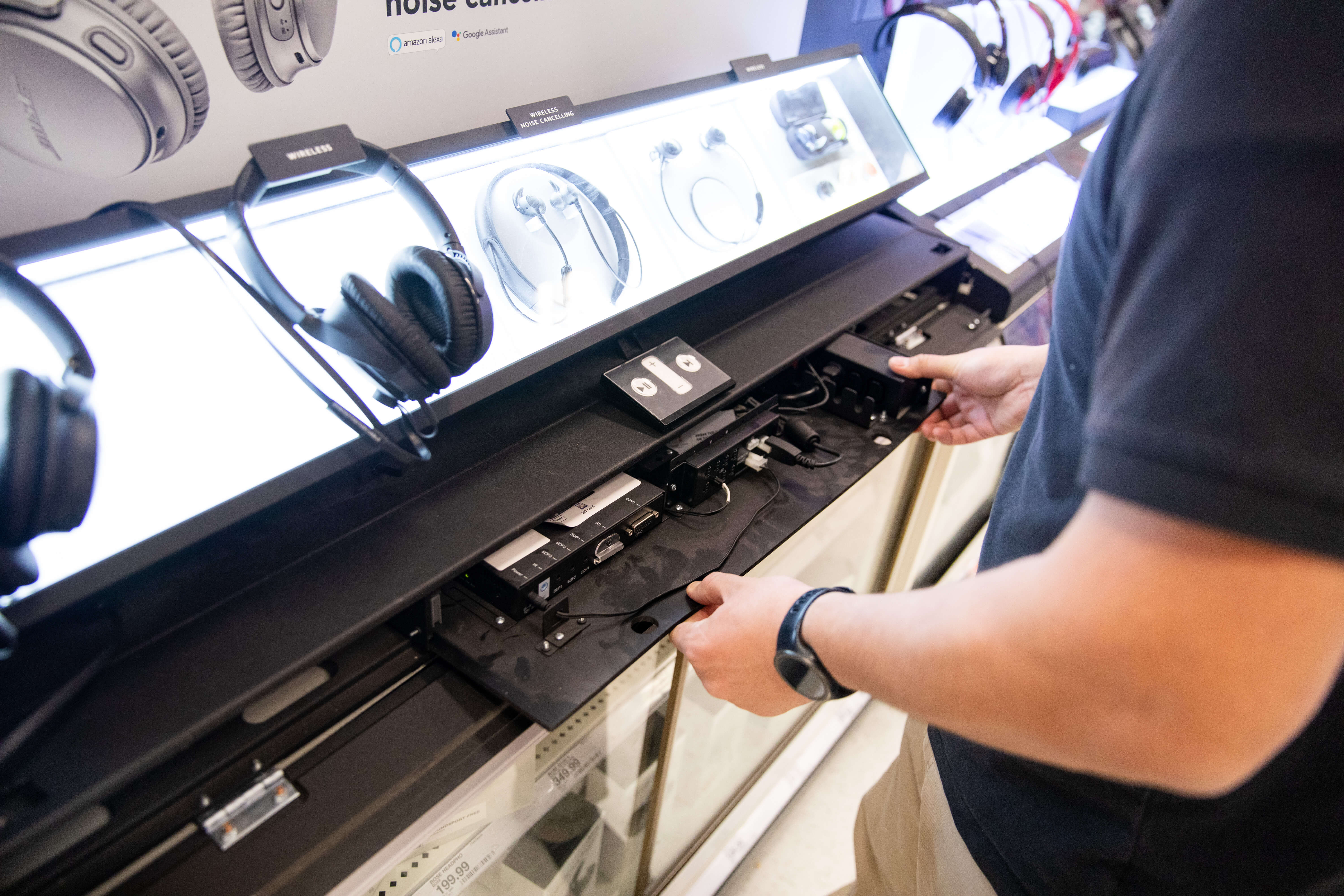 Maintaining Interactive Displays In Experience-Driven Retail ...