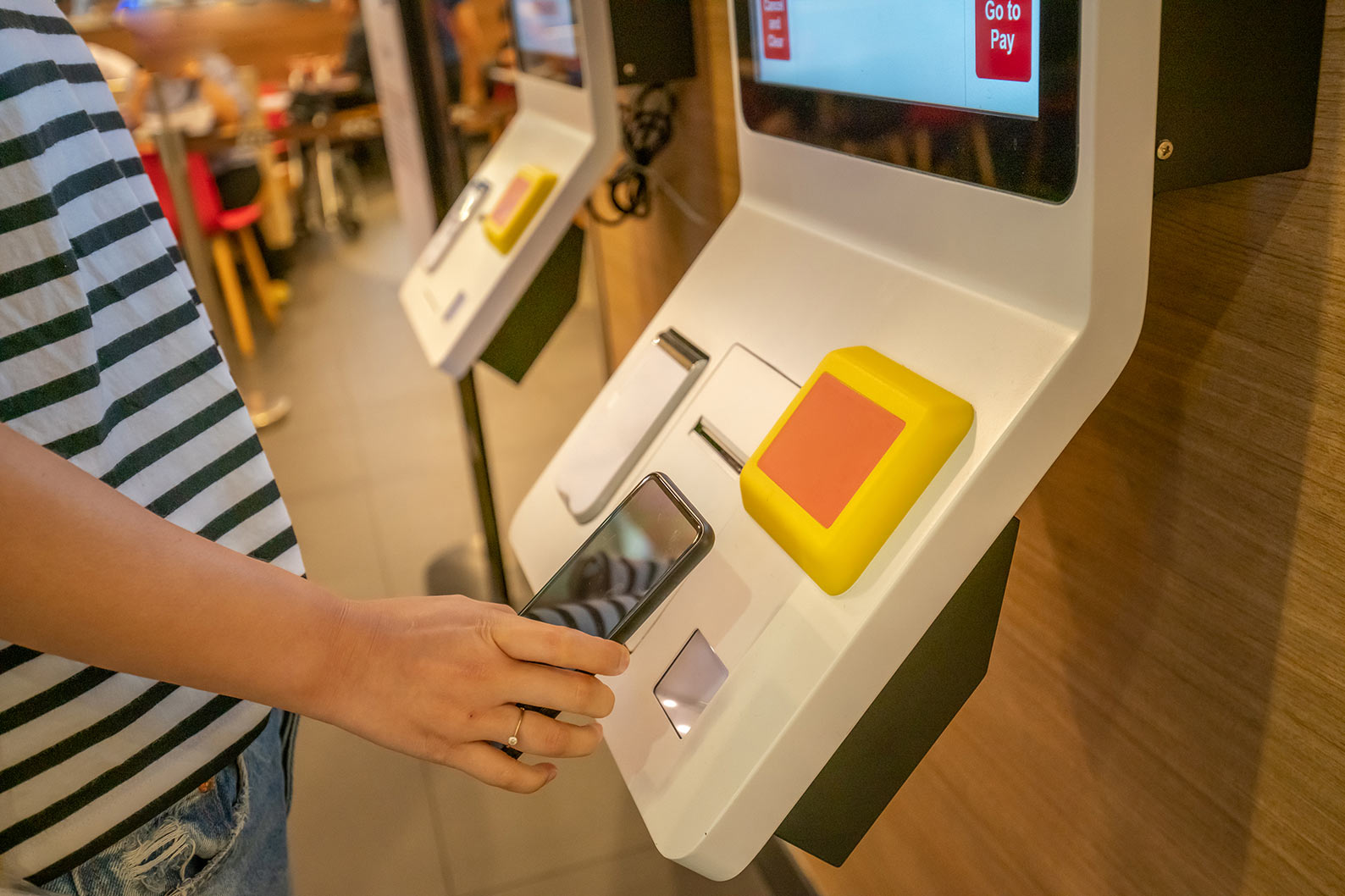 Contactless Shopping & The Future Of Retail Displays: The Top 5 ...